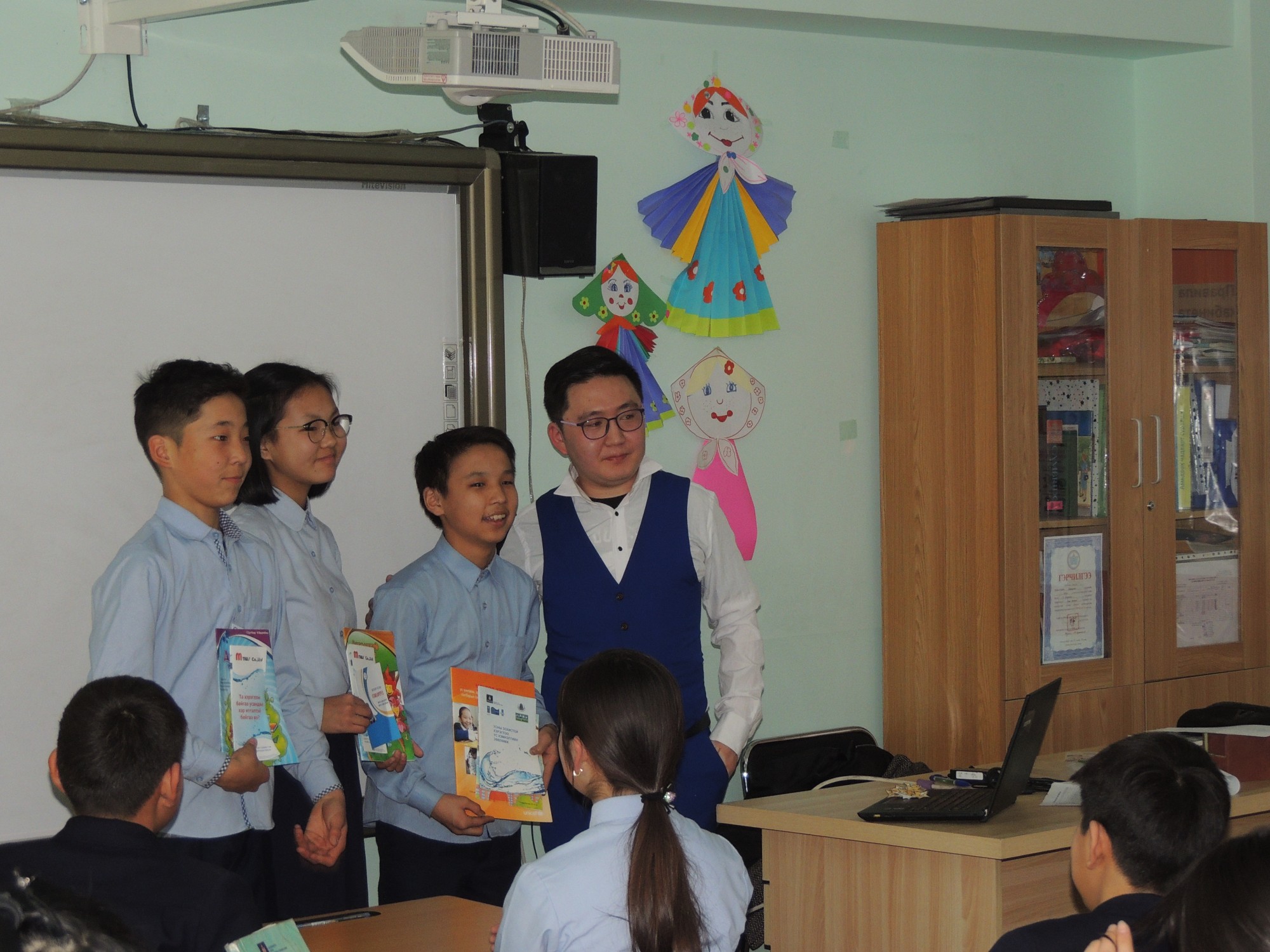 Усны зөв зохистой хэрэглээ түүний ач холбогдлын талаар хичээл орлоо